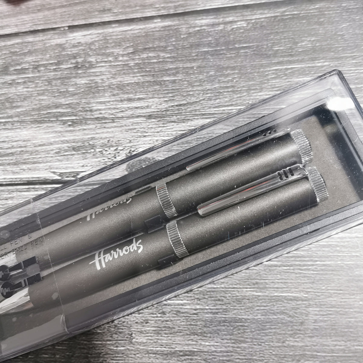 Harrods Double Pen Set Dark Grey in Tin – Belgravia
